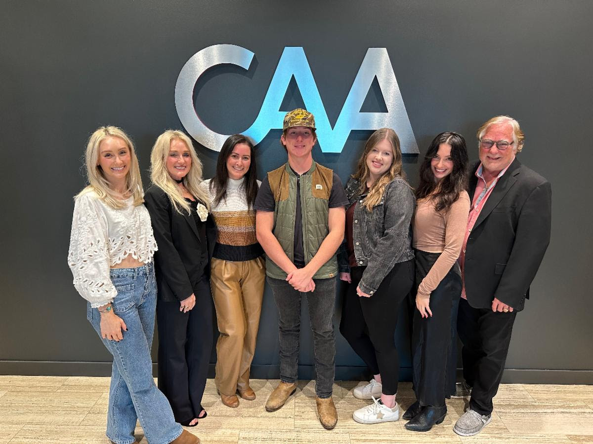 Country Riser Austin Williams Signs With CAA For Representation ...